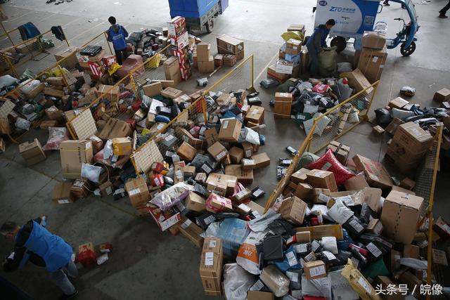 90后美女快递分拣员“迎战”双11 每日工作超18小时|分拣员|快递|工作|快件|美女_新浪新闻