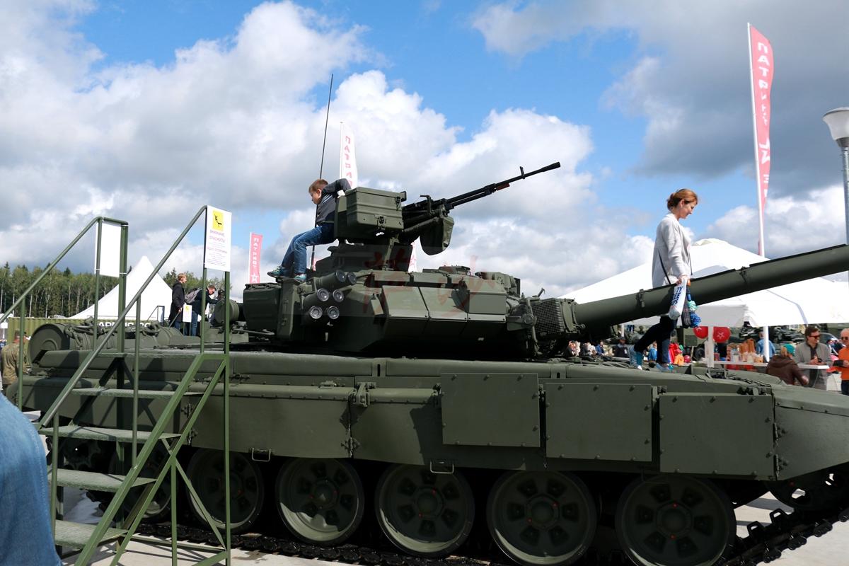 白菜价的顶级武器：外销量世界第一的T-90A主战坦克_手机新浪网