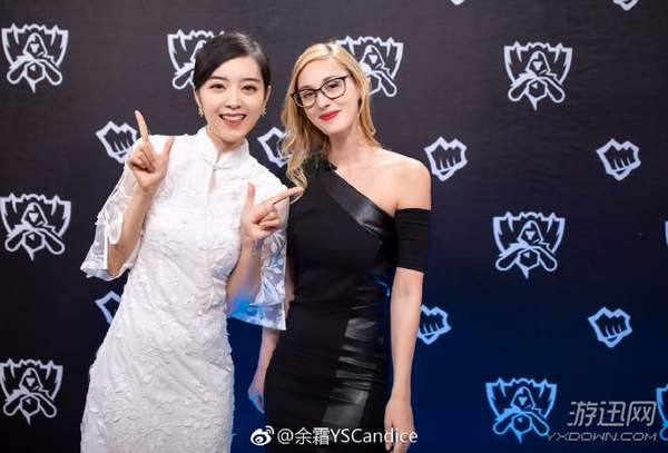 LOL S8东西方美女主持晒合照 清纯妩媚，黑白配超养眼_新浪游戏_手机新浪网