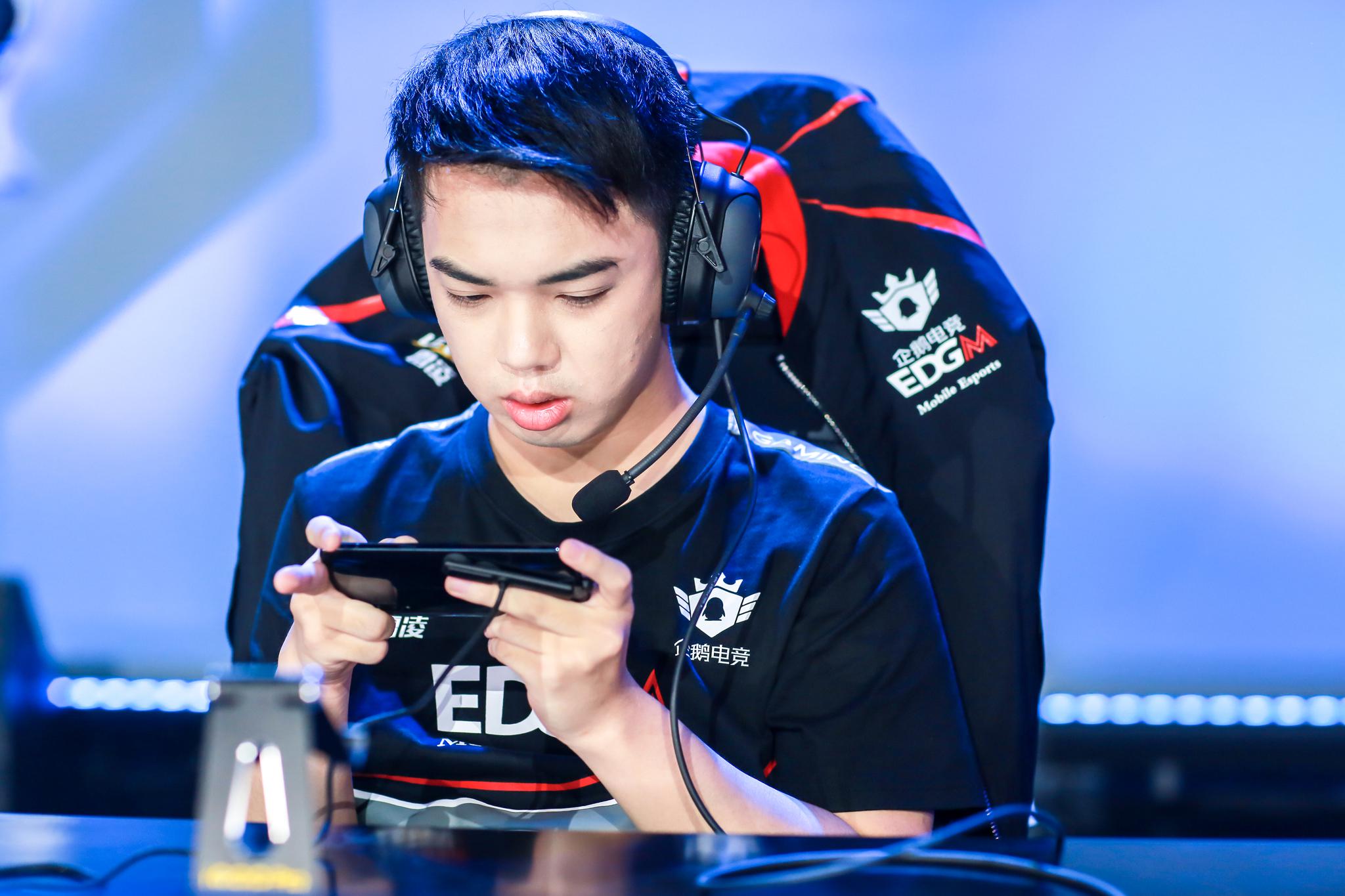 对话｜KPL学霸小暖：厦门大学毕业，他选择了职业电竞_手机新浪网