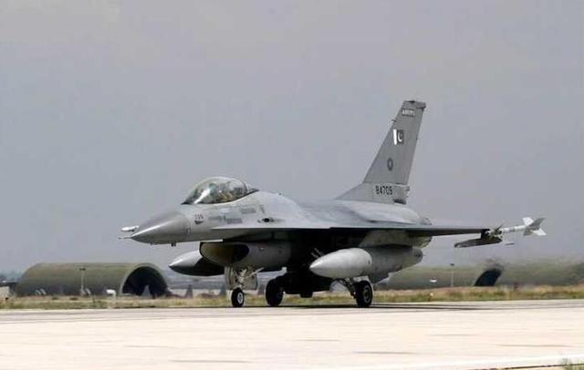 苏35和歼10都不买！美国F16战机笑到最后，和巴铁理由如出一辙_手机新浪网