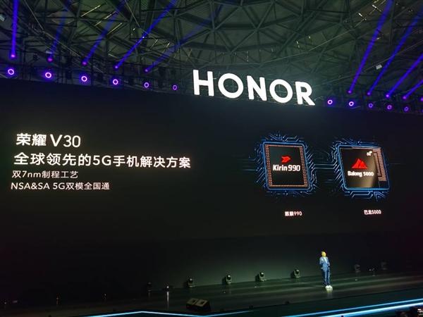 荣耀V30系列正式亮相：双摄媚眼屏幕+5G双模，3299元起售__财经头条