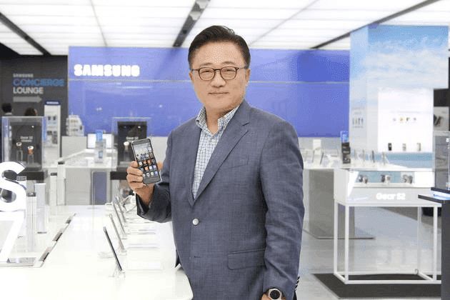 三星全球业务急剧下滑 CEO: 下一步计划通过折叠屏手机翻身__财经头条