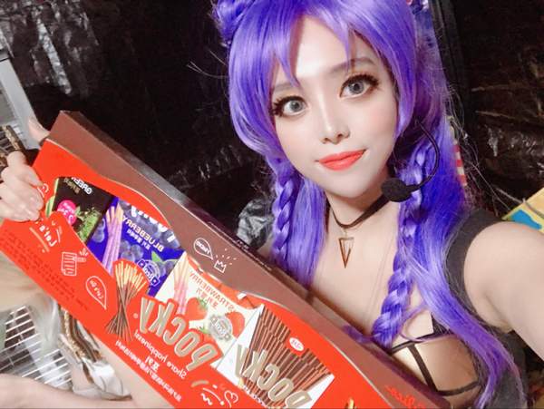 韩国妹纸Cos《LOL》KDA卡莎 性感还原“胸残”萌爆_新浪游戏_手机新浪网