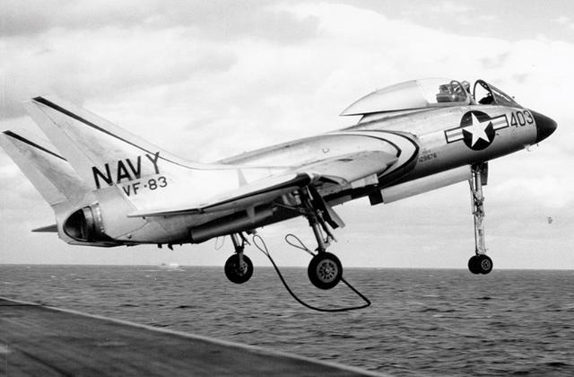 盘点二战后美国海军历代舰载战斗机：F7U外形激进_手机新浪网