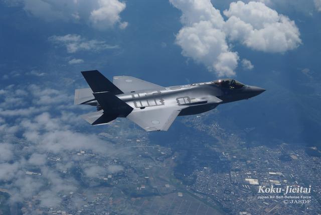 想抵消解放军越来越明显的优势，日本F-35在疯狂的训练中_手机新浪网