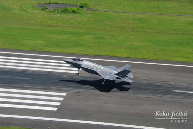 想抵消解放军越来越明显的优势，日本F-35在疯狂的训练中_手机新浪网