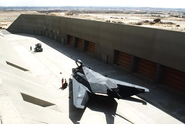 F-117到底有啥魔力？退役10年仍牵动军迷的心_手机新浪网