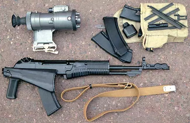 AN94精度那么高为啥不装备？一看就不是什么正经步枪！｜轻武专栏|阿巴坎|突击步枪|特种部队_新浪新闻