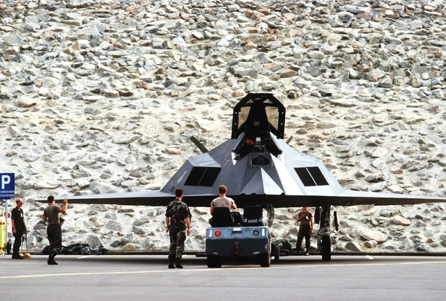F-117到底有啥魔力？退役10年仍牵动军迷的心_手机新浪网