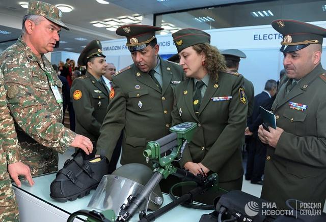 亚美尼亚国际展亮相200多件俄制装备 许多还是第一次见_手机新浪网