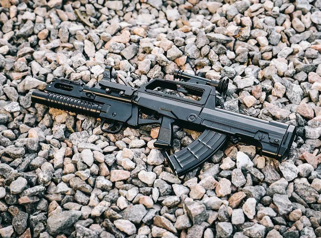 想深入了解95步枪吗？这款精致枪模能满足你的欲望