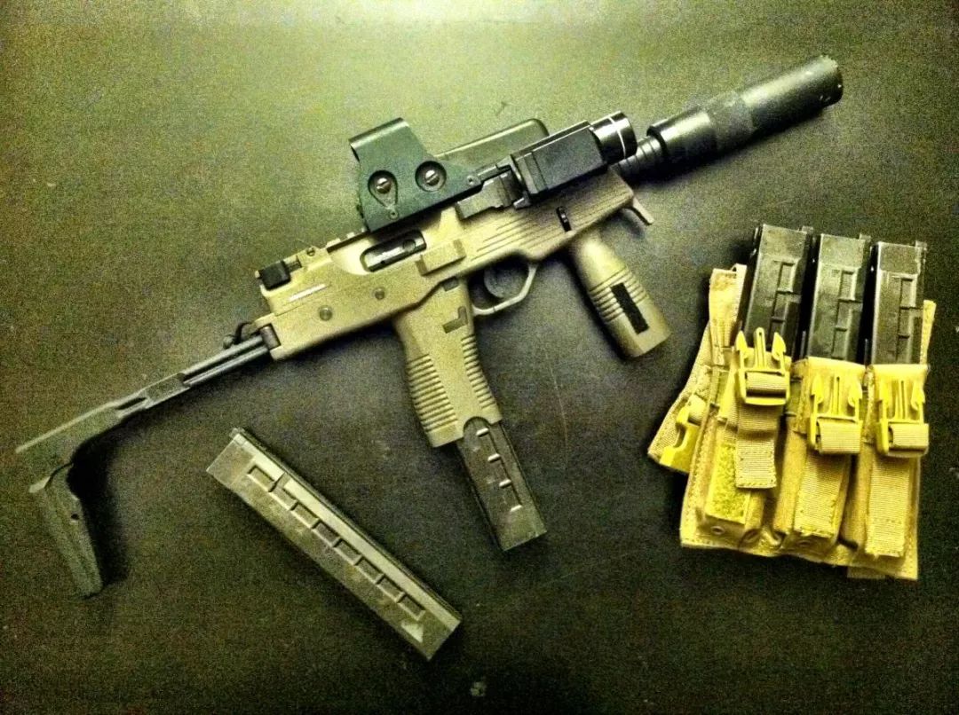 CS被叫“B31”的冲锋枪什么来头？TMP竟然是一支手枪？｜轻武专栏