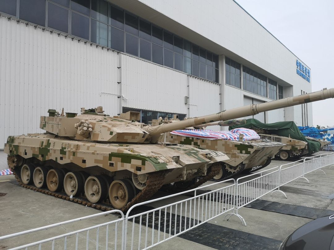 125毫米口径59坦克亮相珠海！为何59式被一改再改？｜军情晚报