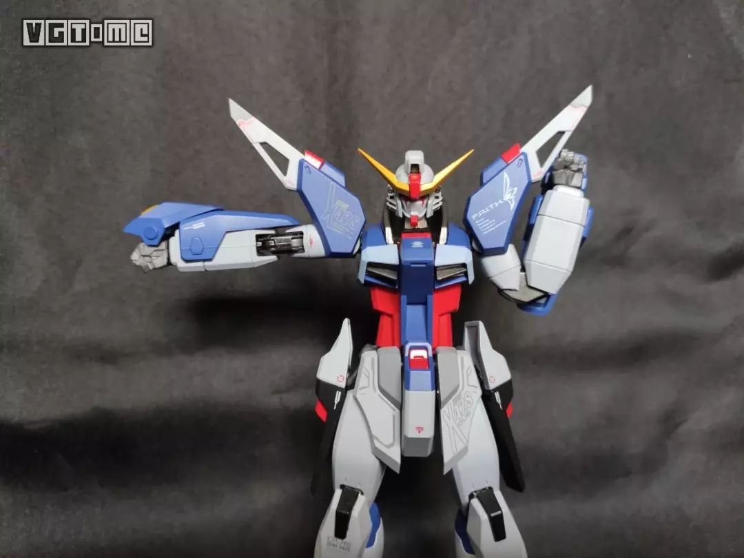 体现ZAFT理想的真红之翼：METAL ROBOT魂命运高达简评