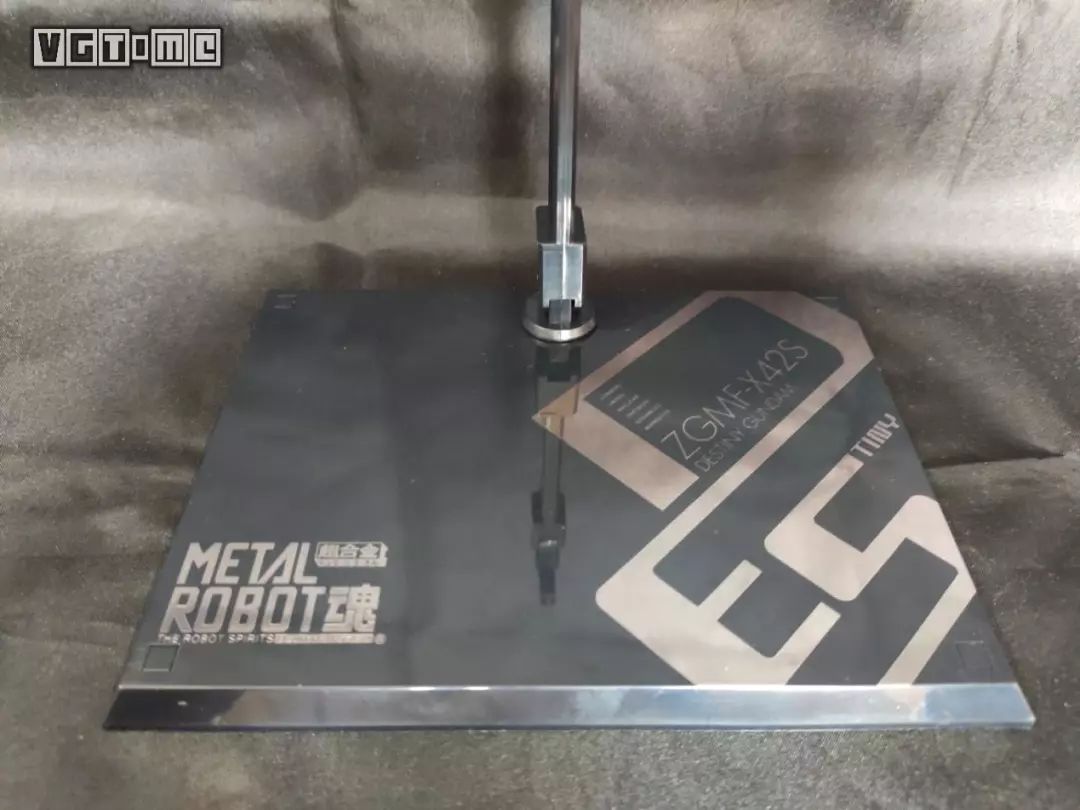 体现ZAFT理想的真红之翼：METAL ROBOT魂命运高达简评