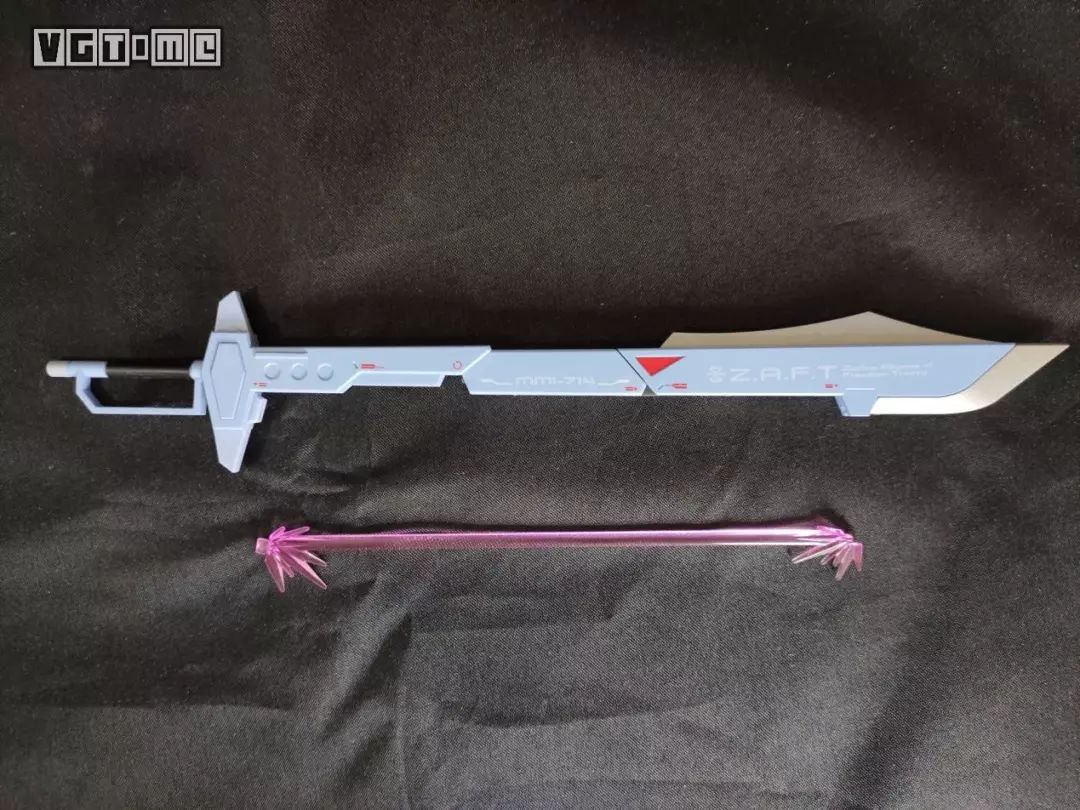 体现ZAFT理想的真红之翼：METAL ROBOT魂命运高达简评