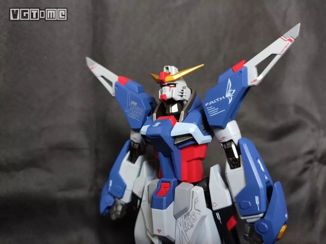 体现ZAFT理想的真红之翼：METAL ROBOT魂命运高达简评