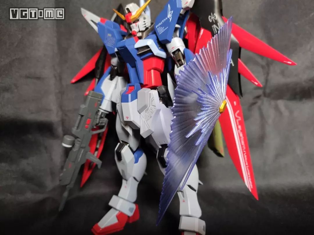 体现ZAFT理想的真红之翼：METAL ROBOT魂命运高达简评