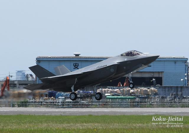 想抵消解放军越来越明显的优势，日本F-35在疯狂的训练中_手机新浪网