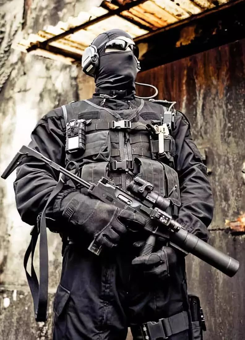 CS被叫“B31”的冲锋枪什么来头？TMP竟然是一支手枪？｜轻武专栏