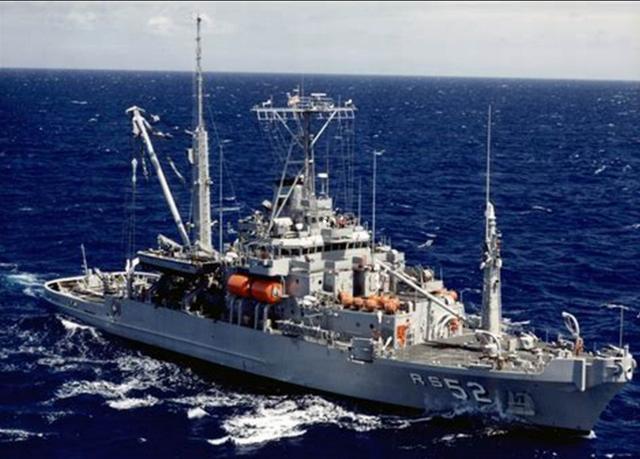 美军女舰长身材娇小，多个领导岗位上任职，统领官兵七万余人_手机新浪网