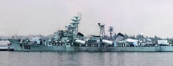 替换老旧护卫舰的053H，依然摆脱不了大号导弹艇的模样_手机新浪网