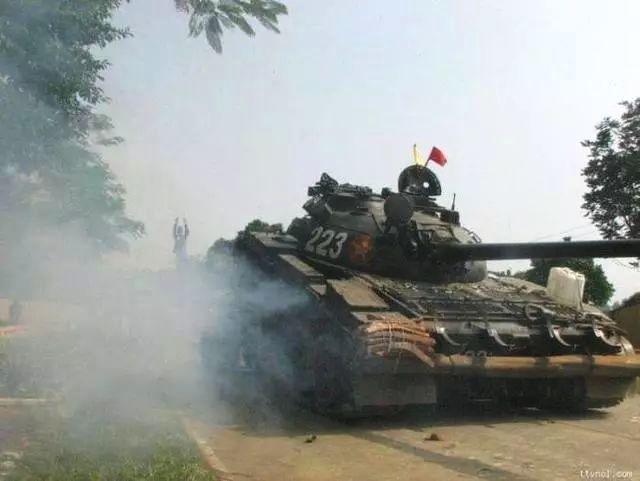 身板小、火力弱，咱们新的15式坦克有啥本事？_手机新浪网