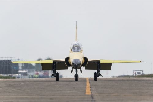中航工业FTC-2000G飞机首飞成功 可攻击可空战|军民融合|飞机|空战_新浪新闻