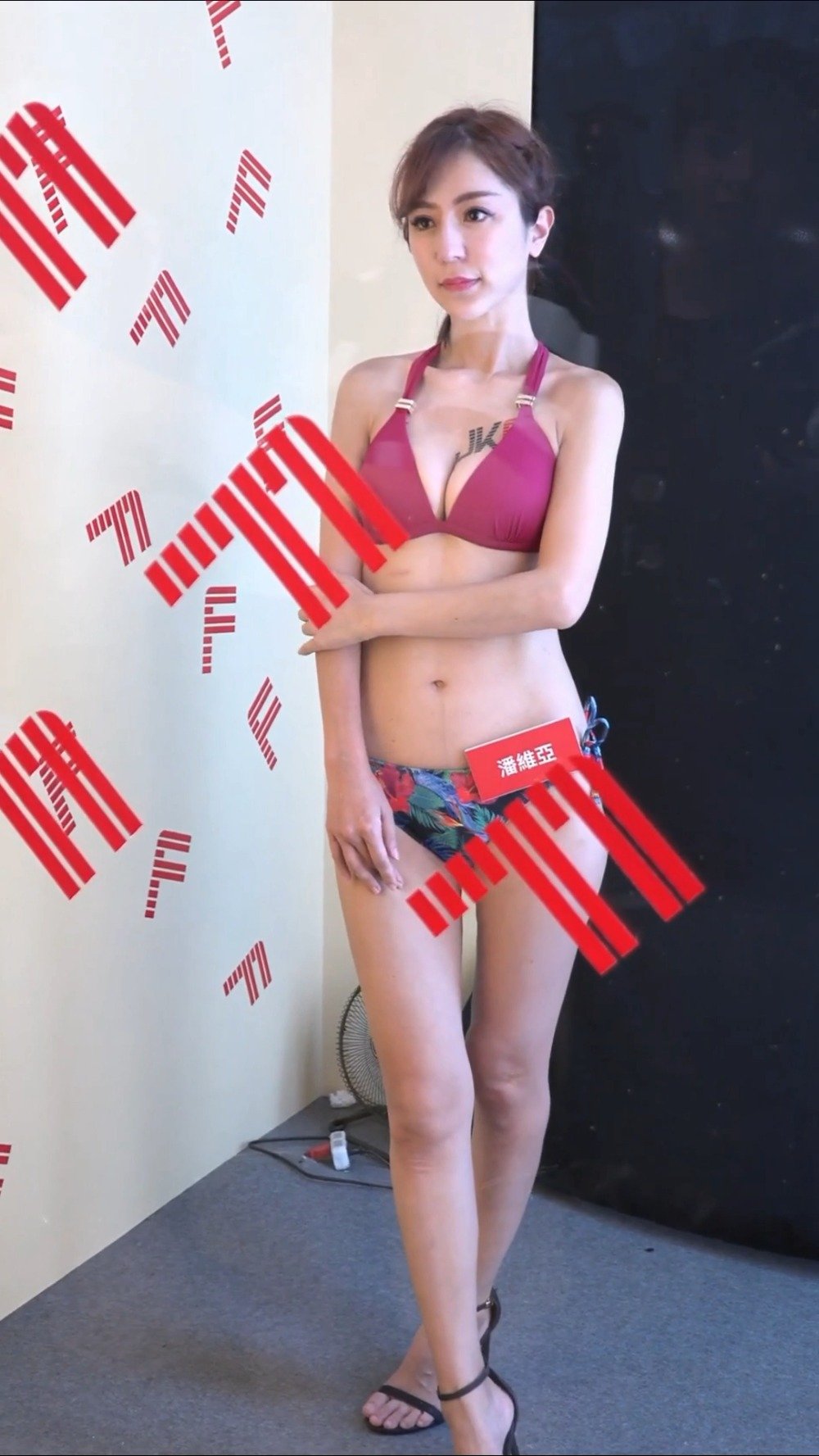 2019TRE台北国际成人展上JKF橱窗女郎潘维亚_手机新浪网