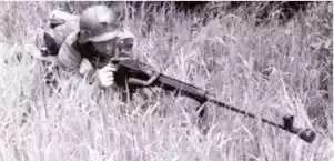 二战期间纳粹步兵装甲杀手的开山之作，PZB38反坦克步枪！_手机新浪网