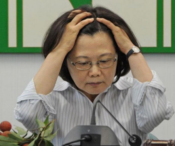 太惨了，昨天岛内一堆人还在拿“中国人与狗不得入内”自嗨_手机新浪网