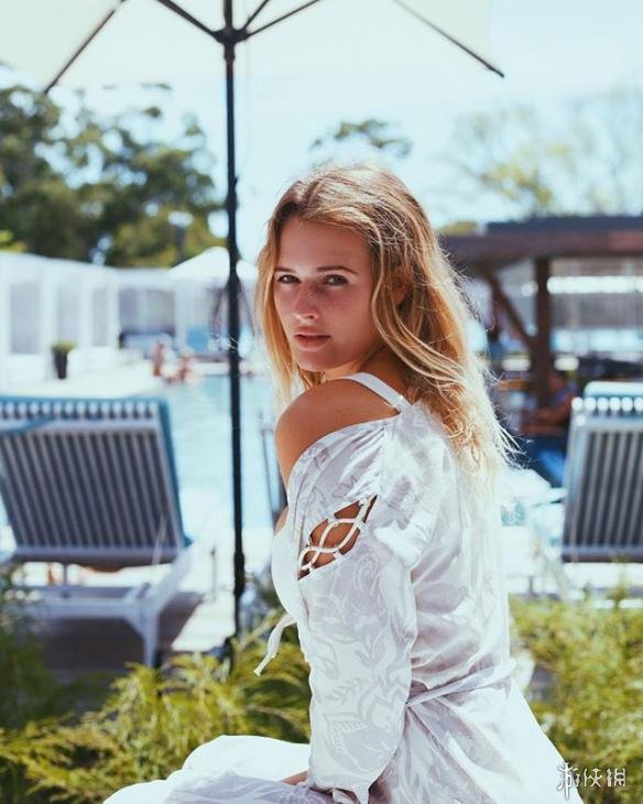 澳洲15岁嫩模拥有G罩杯 四姐妹个个核弹奶+翘臀！_八卦趣闻_新浪游戏_新浪网