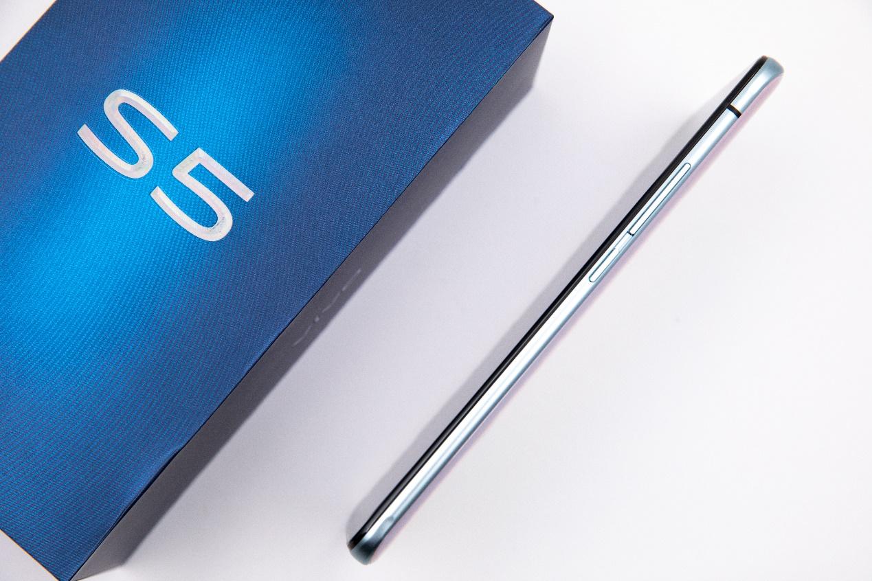 几何菱形美学设计搭配旗舰级四摄 vivo S5新品手机真机实拍__财经头条