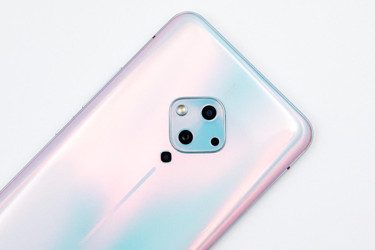 几何菱形美学设计搭配旗舰级四摄 vivo S5新品手机真机实拍__财经头条