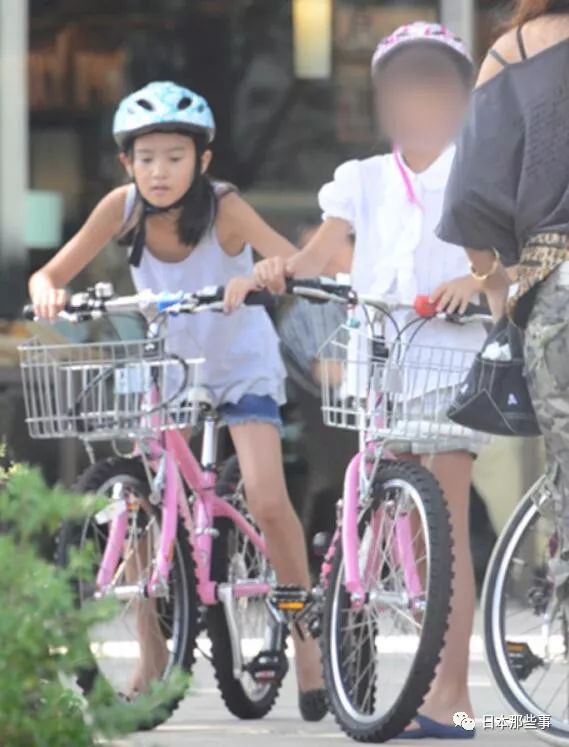 八卦杂志真的很拼 木村拓哉女儿儿时照片都曝光了|木村拓哉|女性Seven|Kōki_新浪娱乐_新浪网
