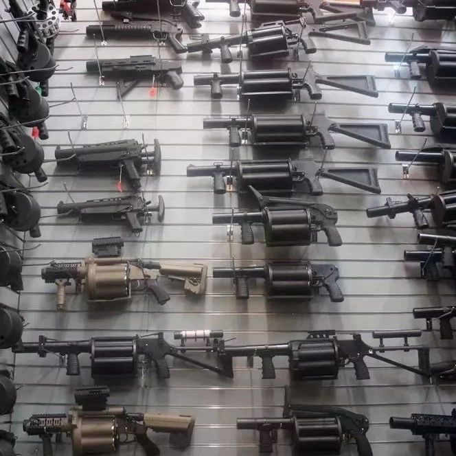 好莱坞电影里的枪都来自这个巨大仓库，你能认出几款？｜轻武专栏|步枪|狙击步枪|好莱坞电影_新浪新闻