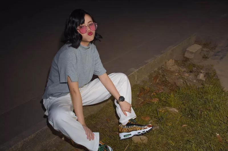 SNKR Girls｜无论清纯还是性感，这期的球鞋妹纸都只能用“诱惑”来形容！7.30 - 8.5