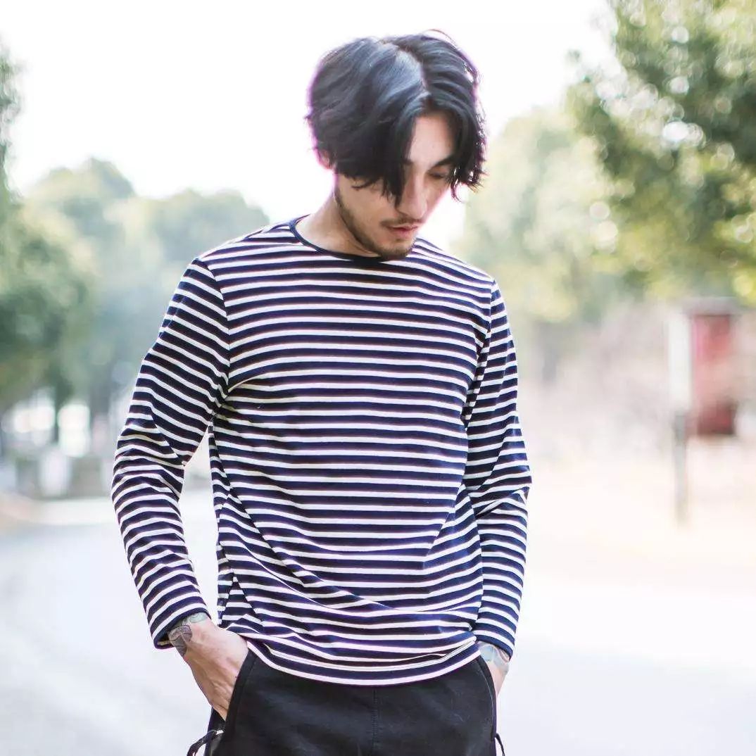 穿上这4件跟军装一样帅的衣服 你就是街上所有男人的情敌|海魂衫|夹克|军装_新浪时尚_新浪网