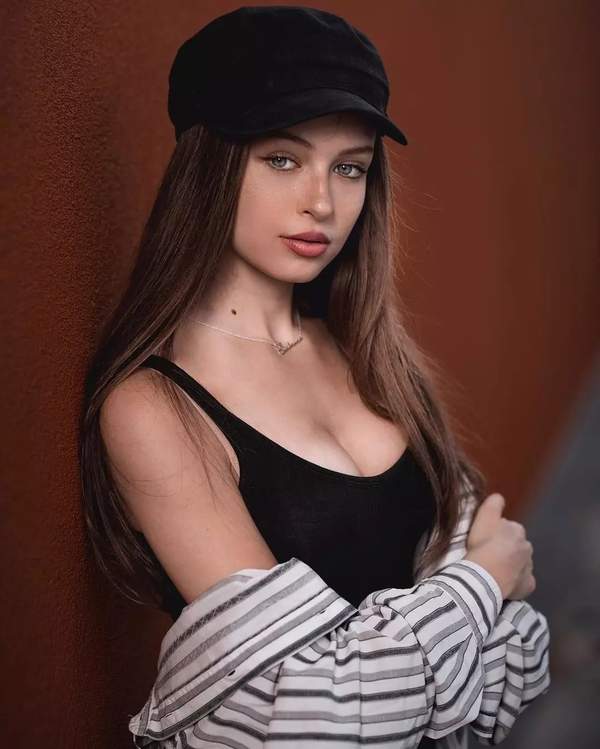 意大利女模Sabrina Barca福利美照 一双电眼魅力十足_新浪游戏_手机新浪网