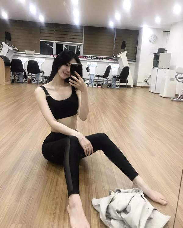 韩国气质型美女海量福利美照 肤白貌美,身材高挑新浪游戏手机新浪网
