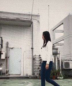 每日有趣GIF图看不见我，看不见我 ，啊……