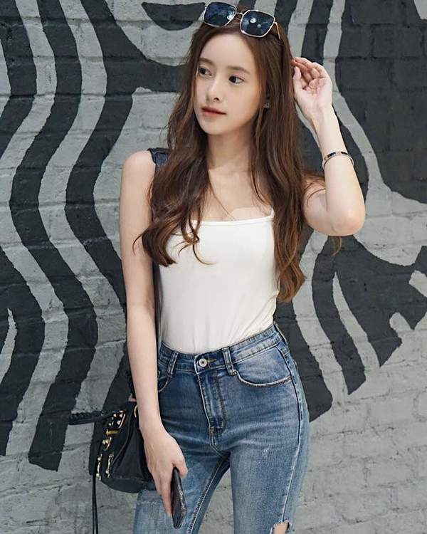 泰国气质正妹海量清新美照 五官绝美，小蛮腰性感撩人_新浪游戏_手机新浪网