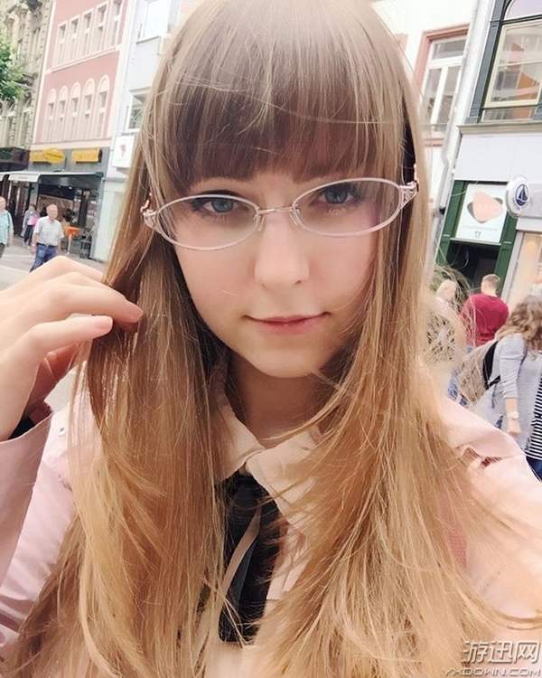 “世界第一宅男”晒Coser老婆狂撒狗粮 死宅变人生赢家_新浪游戏_手机新浪网