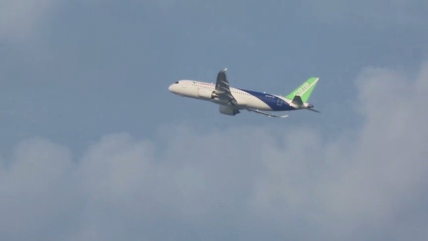 7月26日上午6:32，C919飞机103架机_手机新浪网