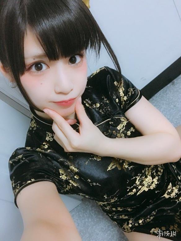 爱喝牛奶的迷你日本萌妹Muho 火辣大欧派凶到不行！_八卦趣闻_新浪游戏_新浪网