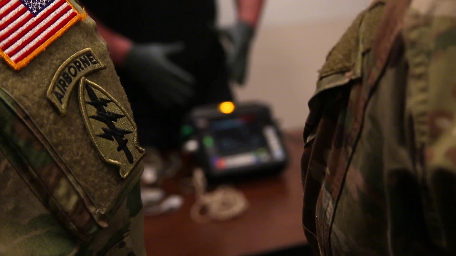 第10特种作战群10th SFG(airborne) 的绿扁帽和医务人员进行出发前|新冠肺炎_新浪新闻