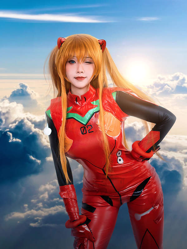 国外美女Cos《FGO》黑Saber 来势胸胸，霸气十足_八卦趣闻_新浪游戏_新浪网