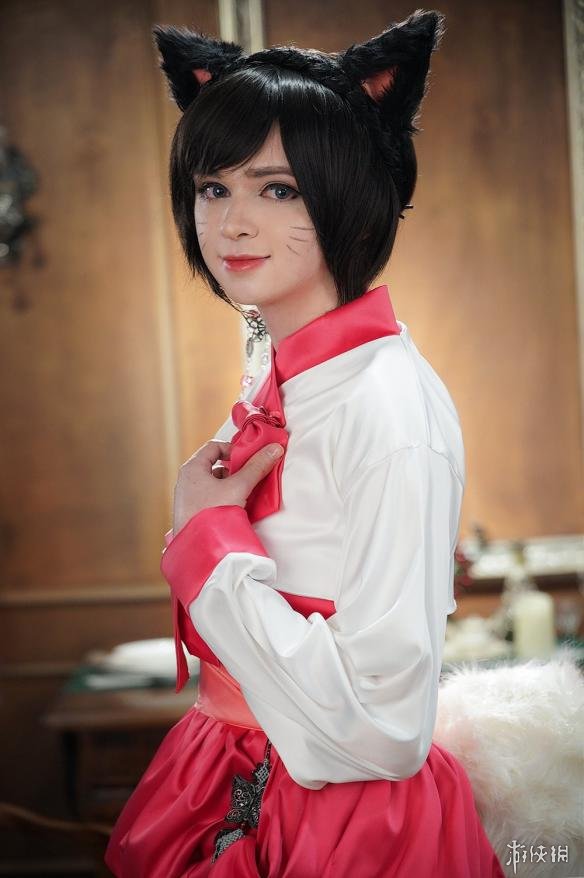 女装大佬Sneaky COS“高丽风情”阿狸 美腿颇有杀伤力！_八卦趣闻_新浪游戏_新浪网