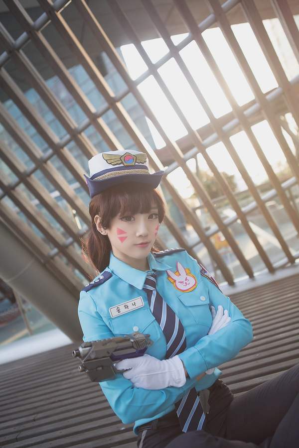 韩国美少女Cos《守望先锋》D.va 正气凛然的甜美小女警_新浪游戏_手机新浪网